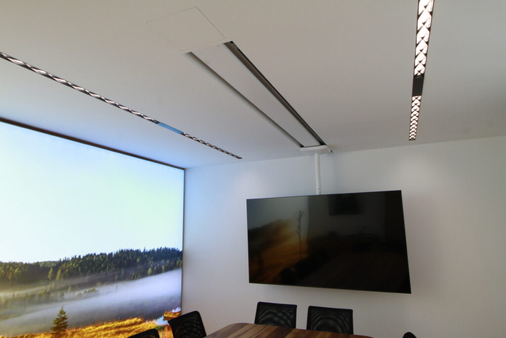 Gallery | ScreenTrain® | Mobile TV ceiling mount